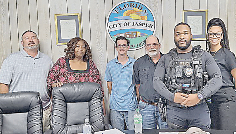 Jasper City Council swears in new police officer - Riverbend News