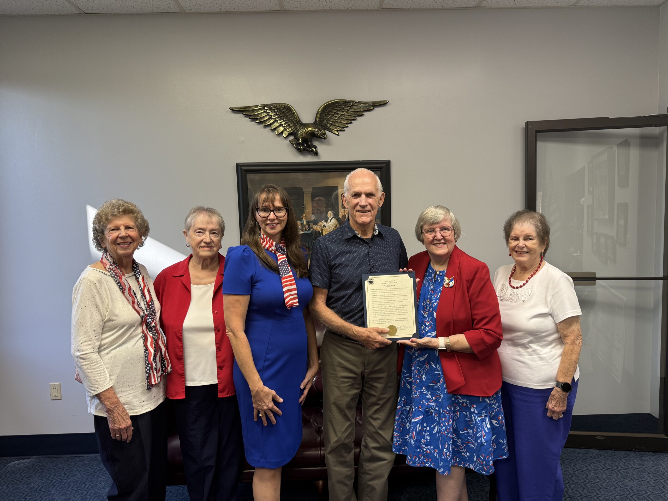Mayor Frank Davis signs proclamation for Constitution Week - Riverbend News